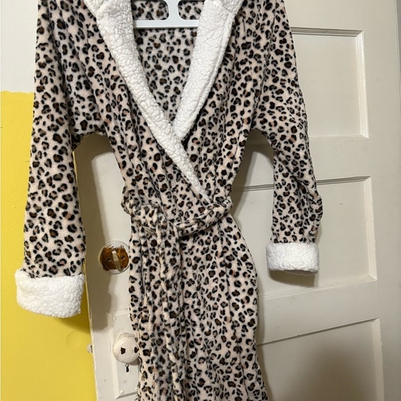 Intimates & Sleepwear | Leopard Print Fleece Robe With White Trim ...